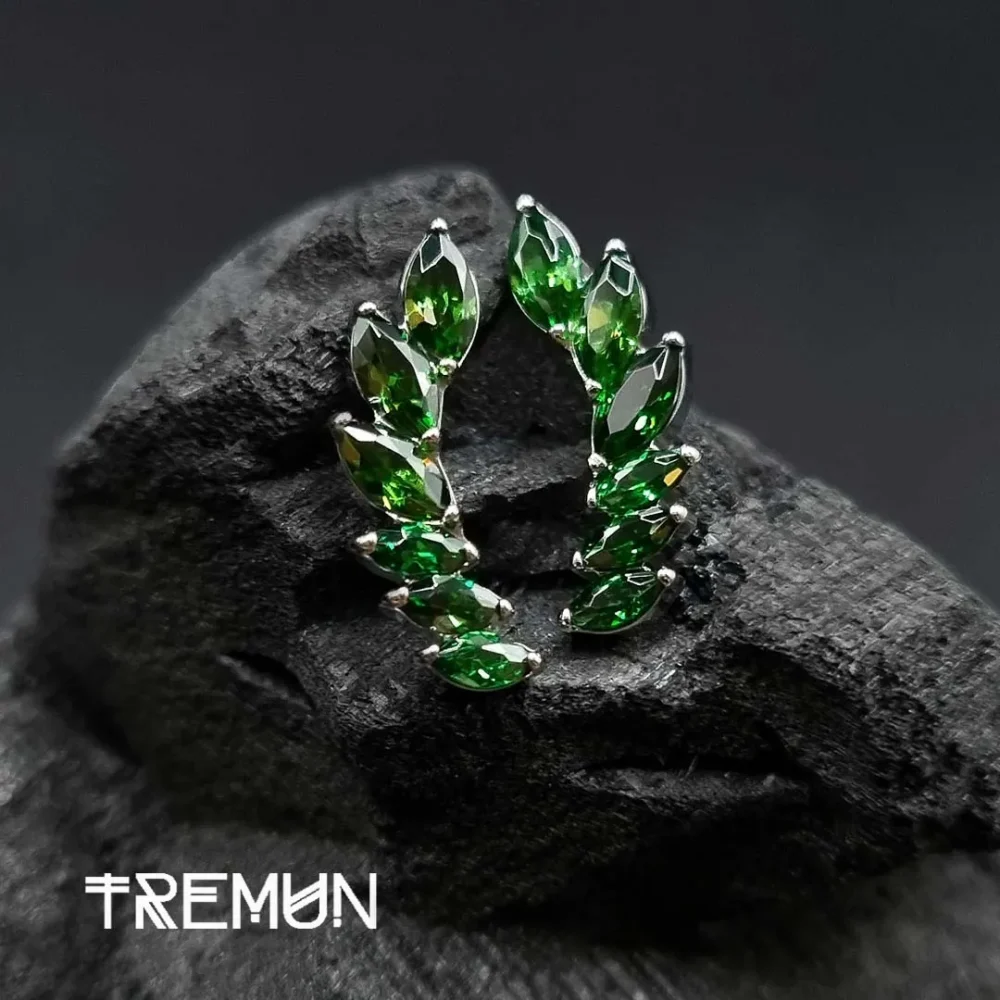 Zoe Emerald CZ Titanium Labret- Tremun Piercing