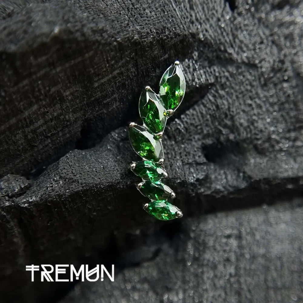 Zoe Emerald CZ Titanium Labret- Tremun Piercing