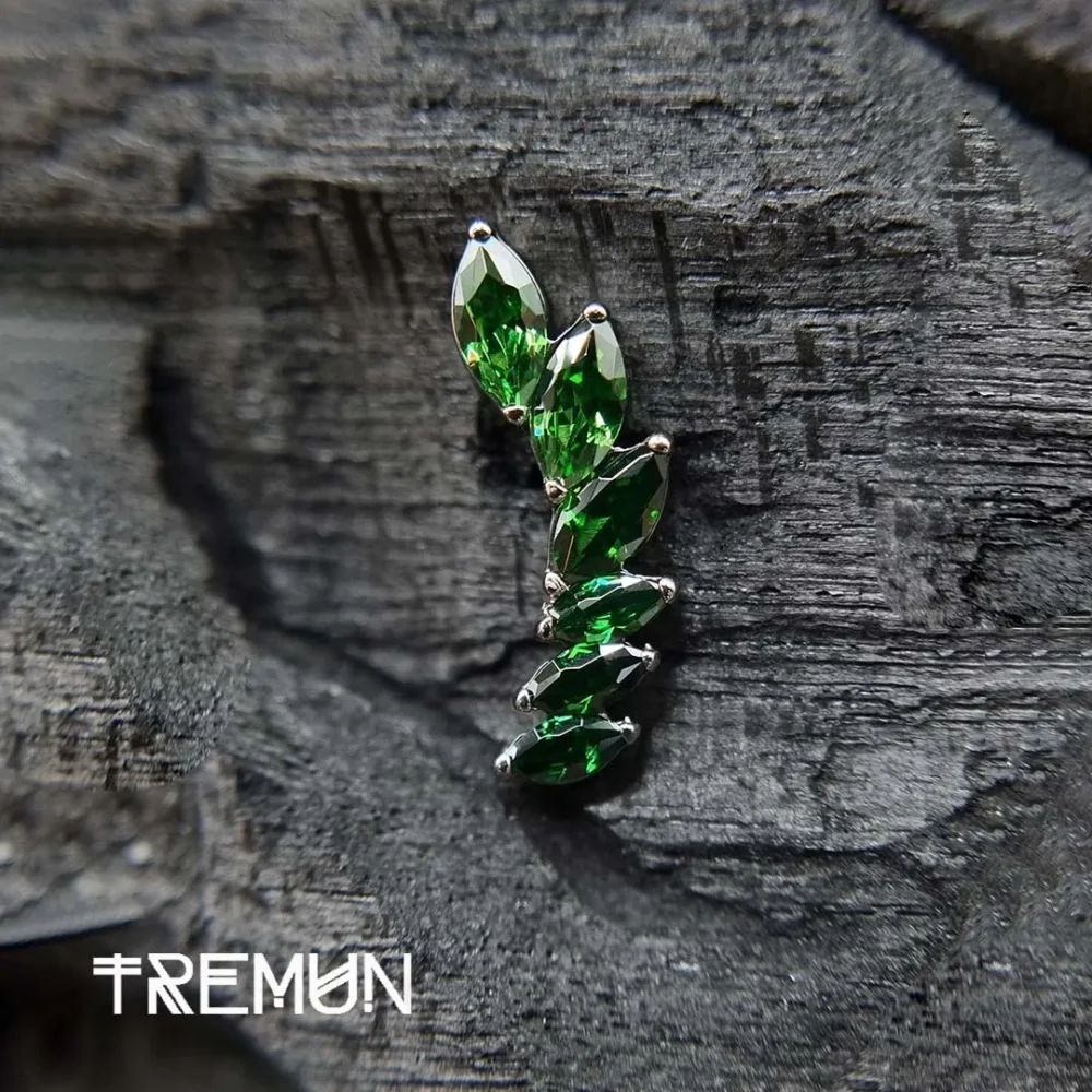Zoe Emerald CZ Titanium Labret- Tremun Piercing