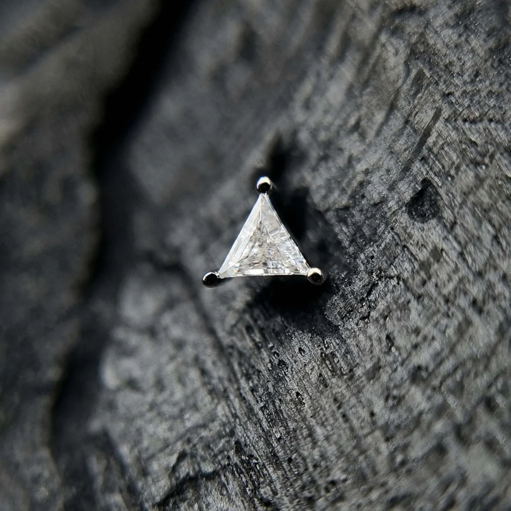 Triangle Prong White Gold Push Pin Top | Shanga