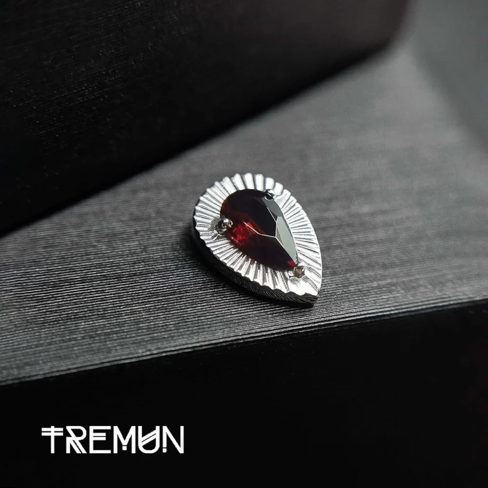Aurora Red Garnet Titanium Top | Piercing Jewelry